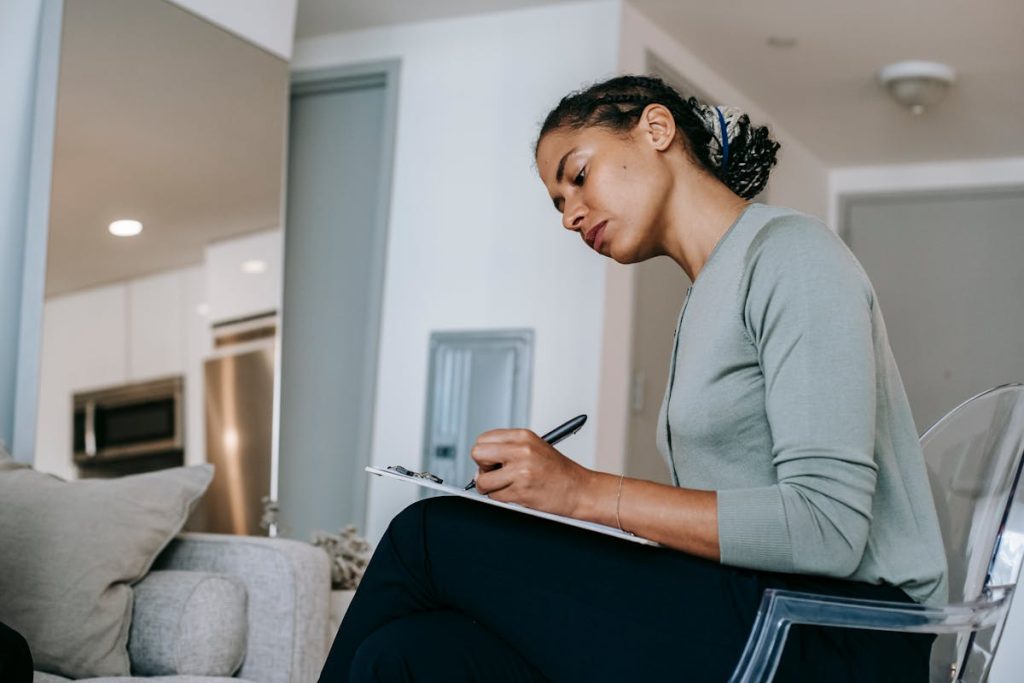 Guide to Hiring a Personal Assistant for Your Household - Riveter